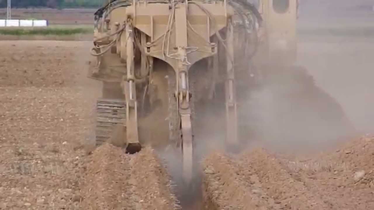 Zanjadora Tesmec 950. Rock Trencher - YouTube