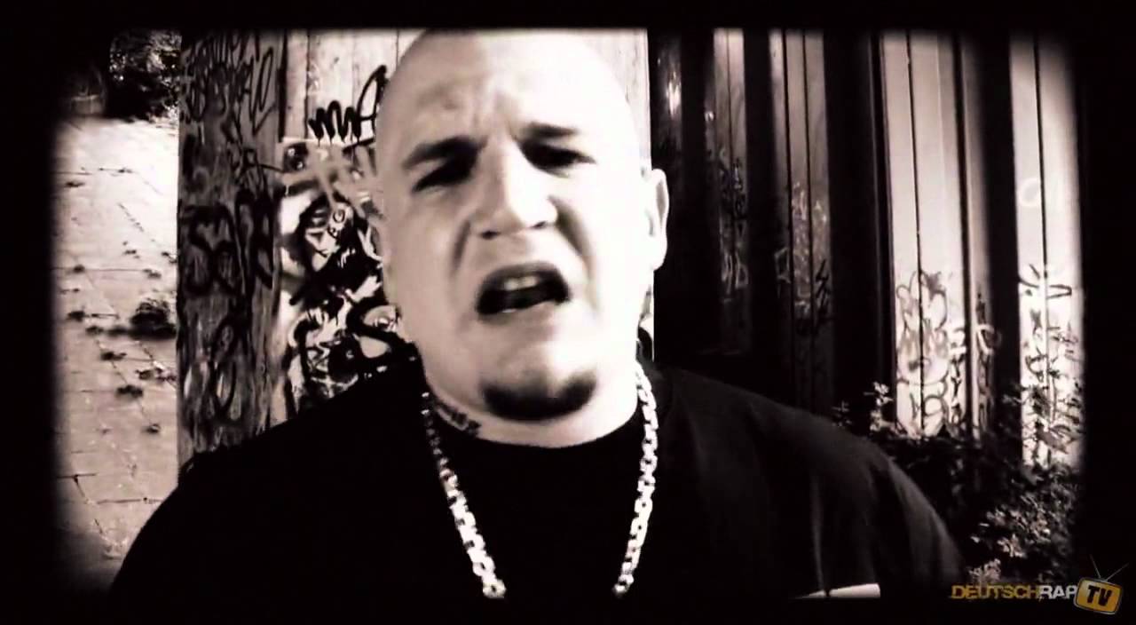 MC Bogy -- Vom Winde Verweht (Offizielles HD Video) - YouTube