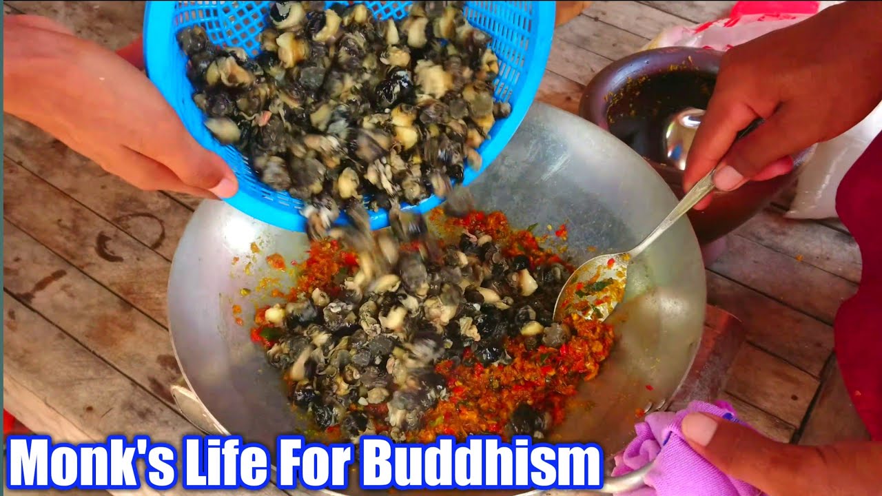 Buddhist Monks Cooking Food. - YouTube
