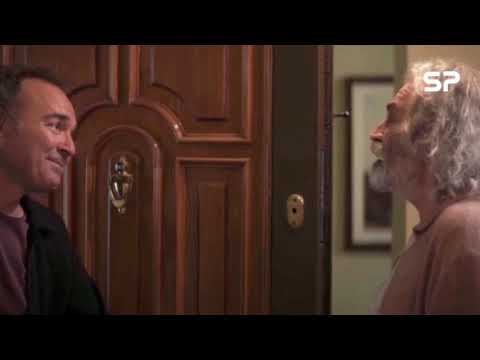 Haluk Bilginer'in göremediğimiz hikayeyi yaşatarak bize anlatması. Azizler