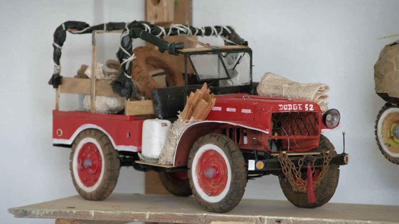 Small scale model cars by Cuban artist Leandro Gómez Quintero I ...