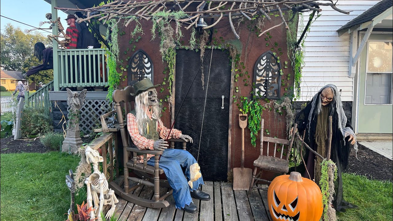 I BUILT A HAUNTED SWAMP SHACK! DIY Halloween Yard Haunt Dead Acres ...