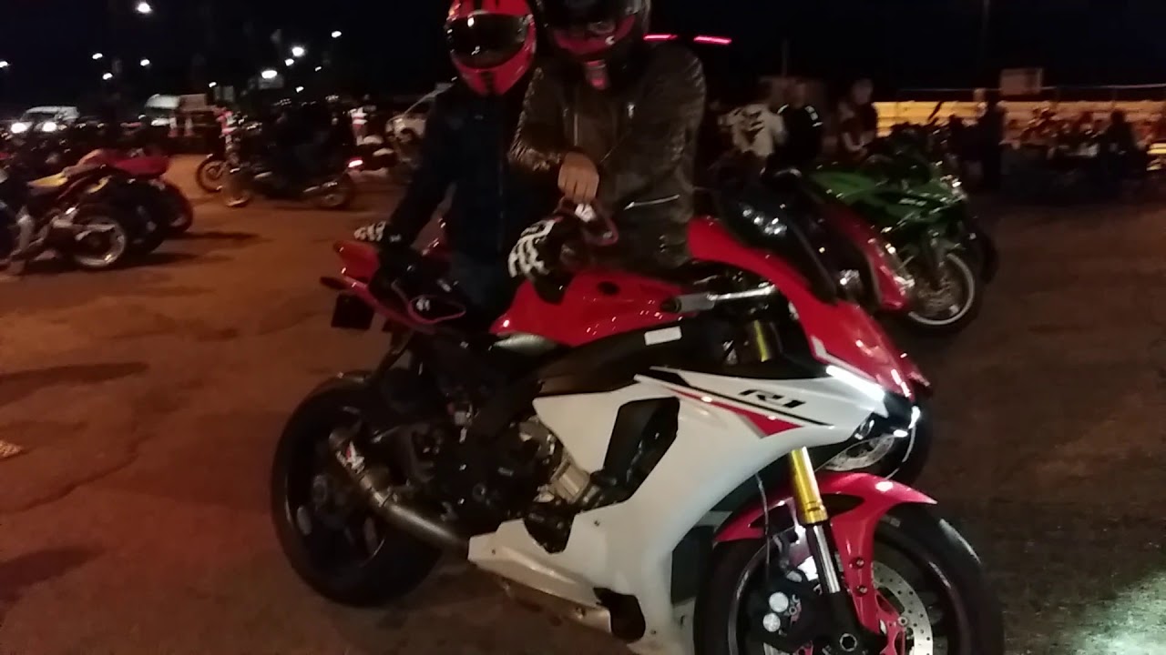 2016 Yamaha R1 with Austin Racing Exhaust @ Ace Cafe London - YouTube