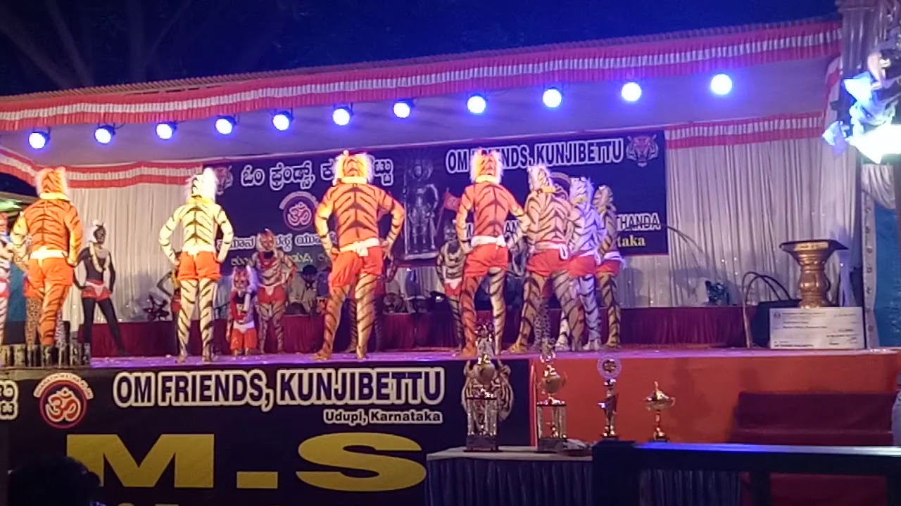 Marpalli chande Balaga udupi Huli Vesha dance - YouTube