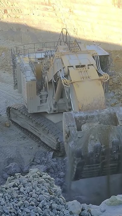 Komatsu PC4000 Face Shovel – Smooth Loading in Action - YouTube