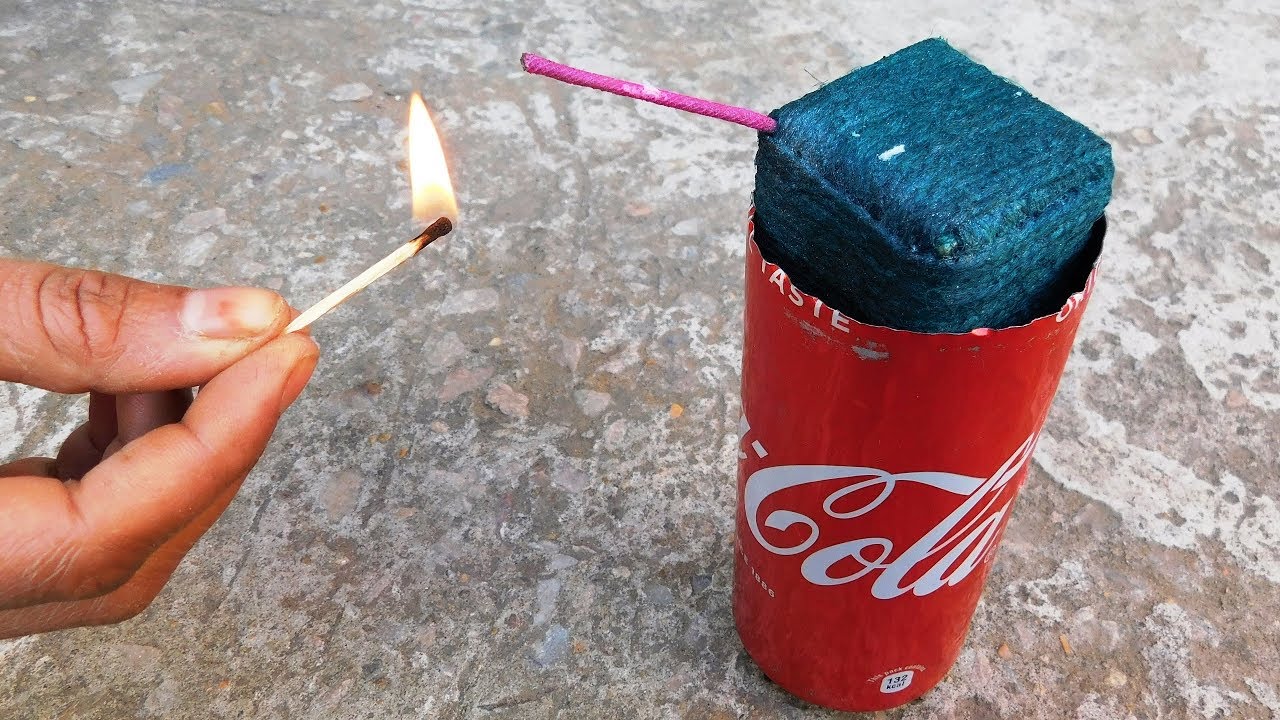Coca Cola Cane And Green Sulti Bomb Crackers Science Experiments - YouTube