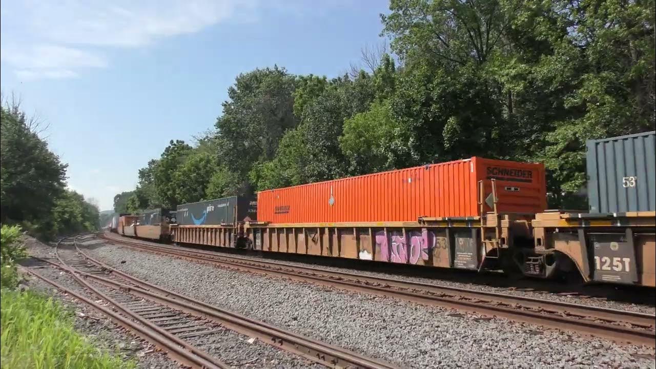 CSX 1982 (Seaboard System) trails on CSX I032 8/10/23 | Piscataway, NJ - YouTube