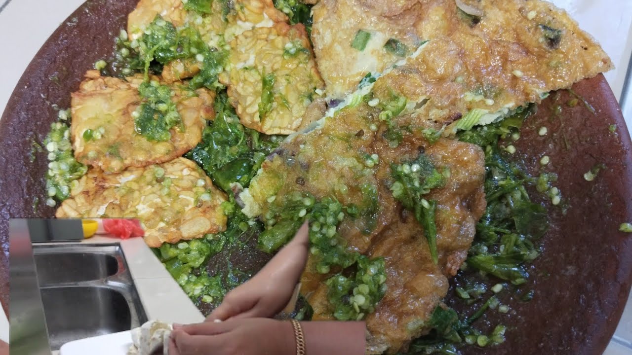 masak telur dadar+tempe penyet sambel ijo - YouTube