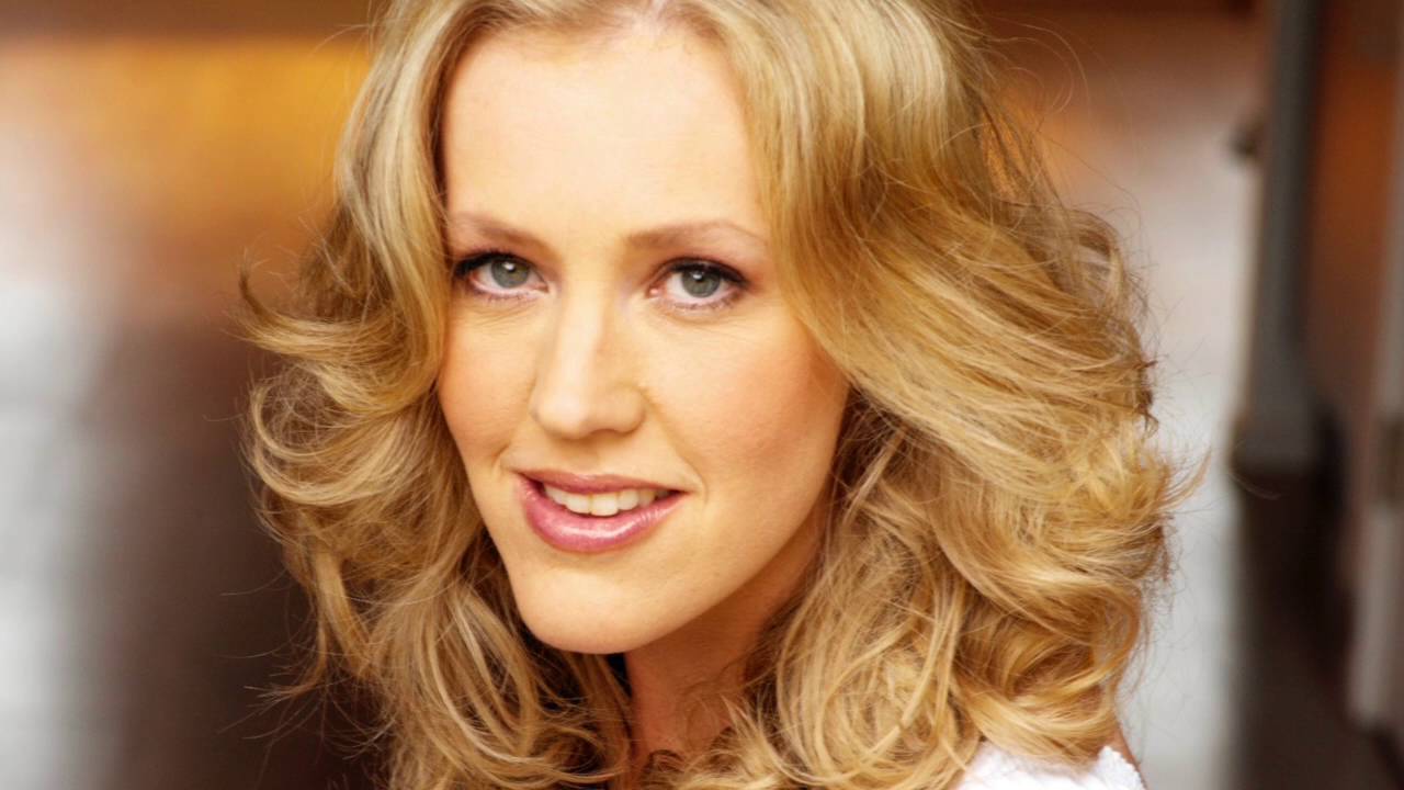 Something wonderful sung by Ilse Huizinga - YouTube