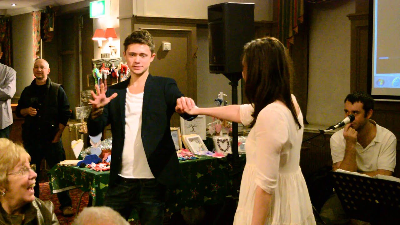 Luca Gallone Stuns Packed Pub With Mind Reading Act - YouTube