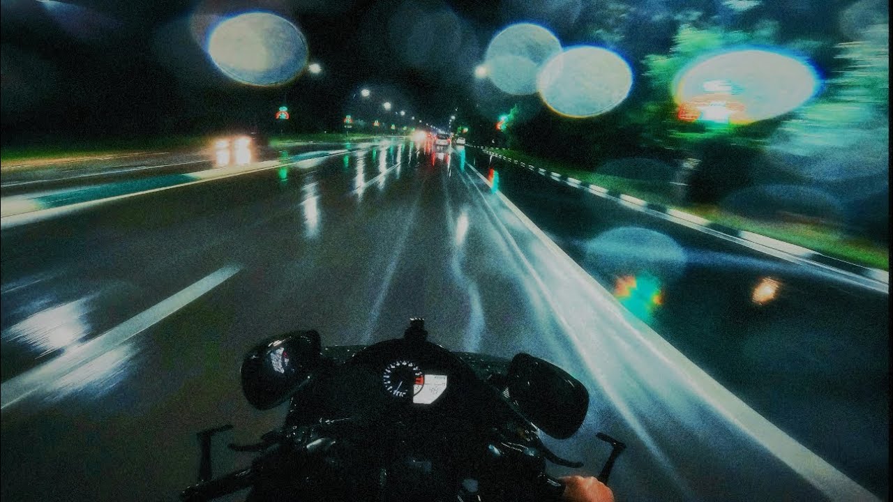 Ride in a rainy weather - Yamaha R1 - اجيو نهضرو ماديش تبغي تخرج ...