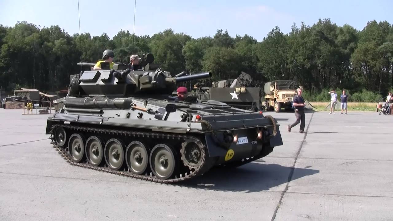 CVRT Tankmuseum - YouTube