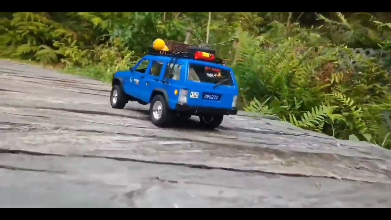 1/12 scale MN78 Cherokee off road adventure - YouTube