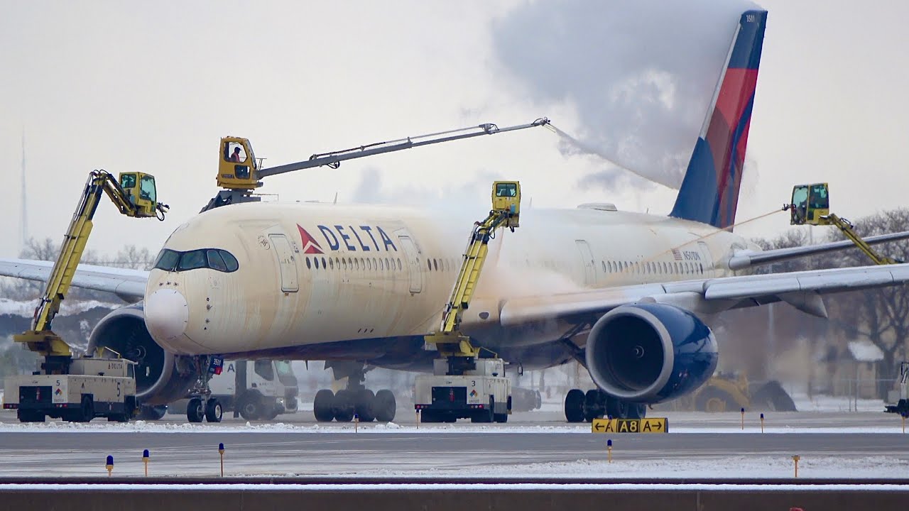 Delta A350 De-icing and Takeoff at MSP - YouTube