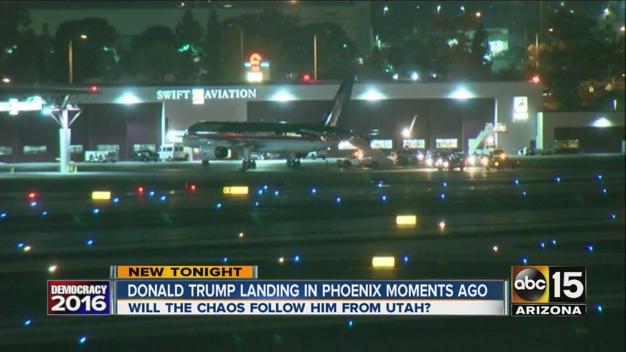 Donald Trump lands in Phoenix - YouTube