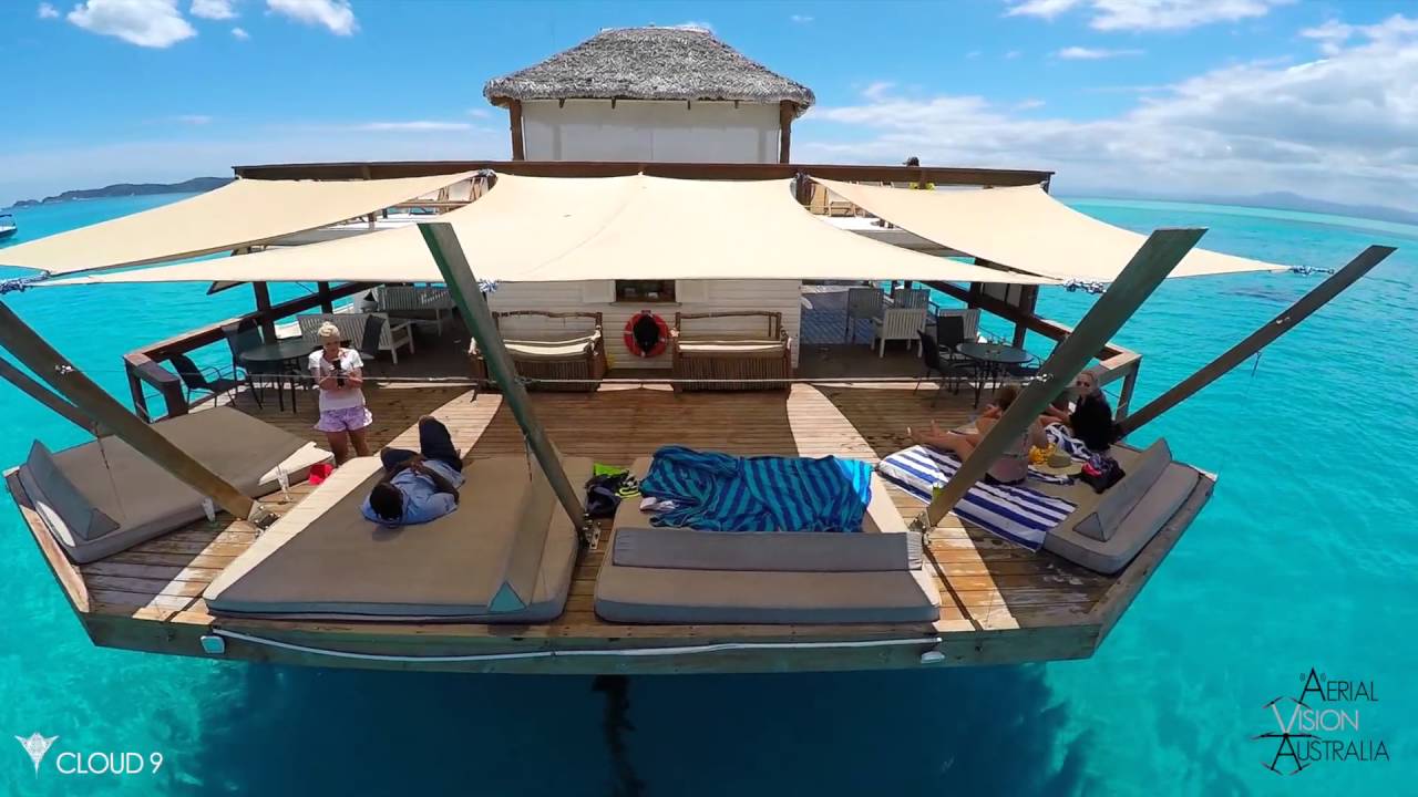 Cloud9 Un restaurante bar en medio del mar - YouTube