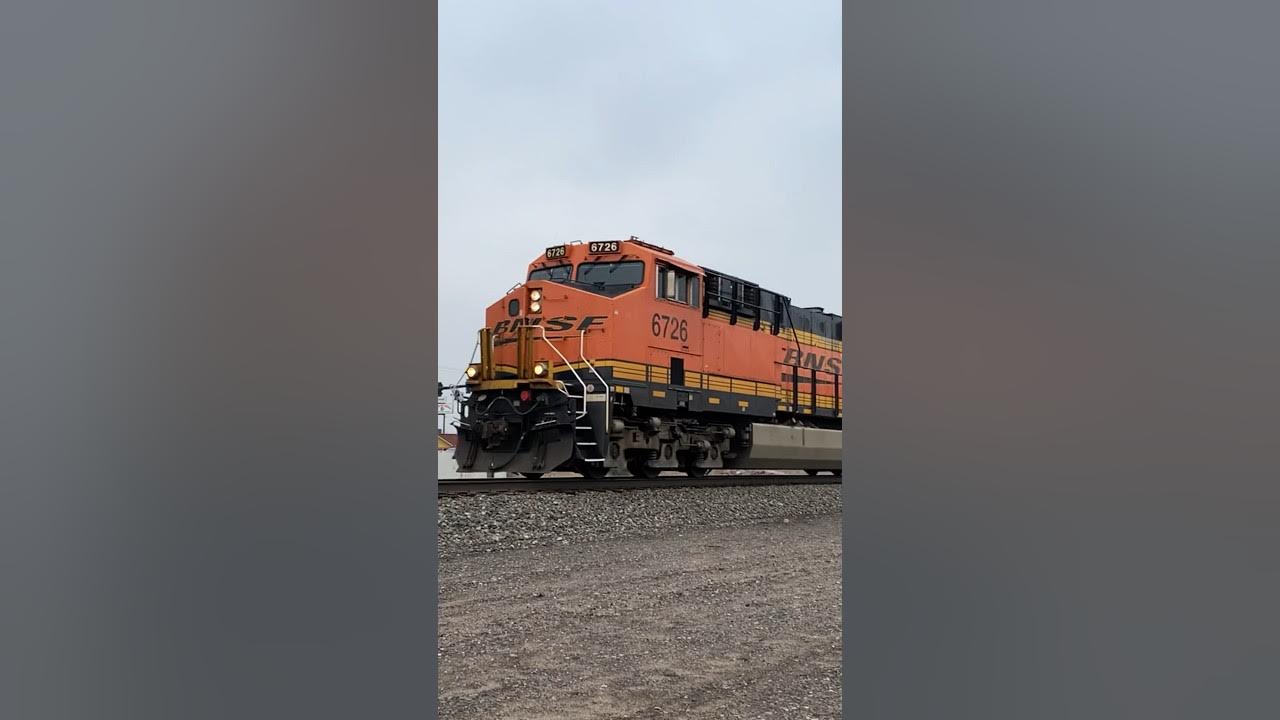 BNSF #6726 leads the H-DENAMS - YouTube