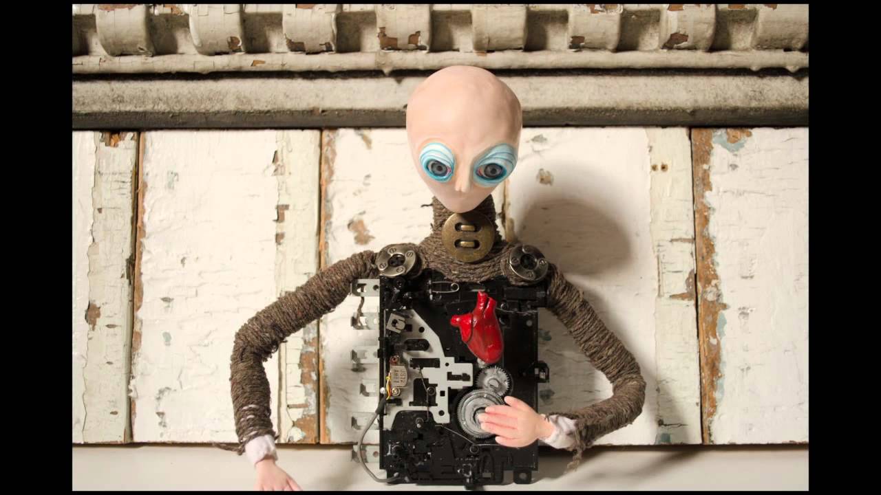 Roboto: an animation test by Sarah Legault - YouTube