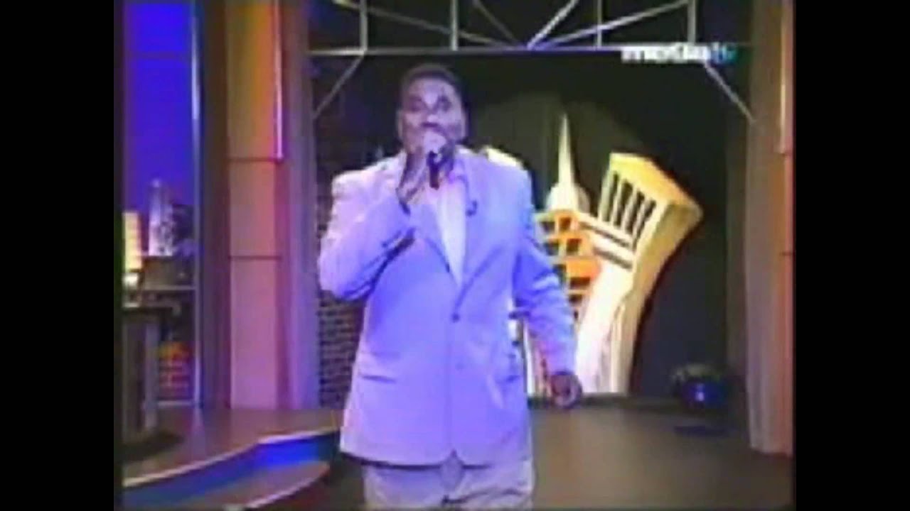 Hector valentin cantando Yiyiyiribon en esta noche to night - YouTube