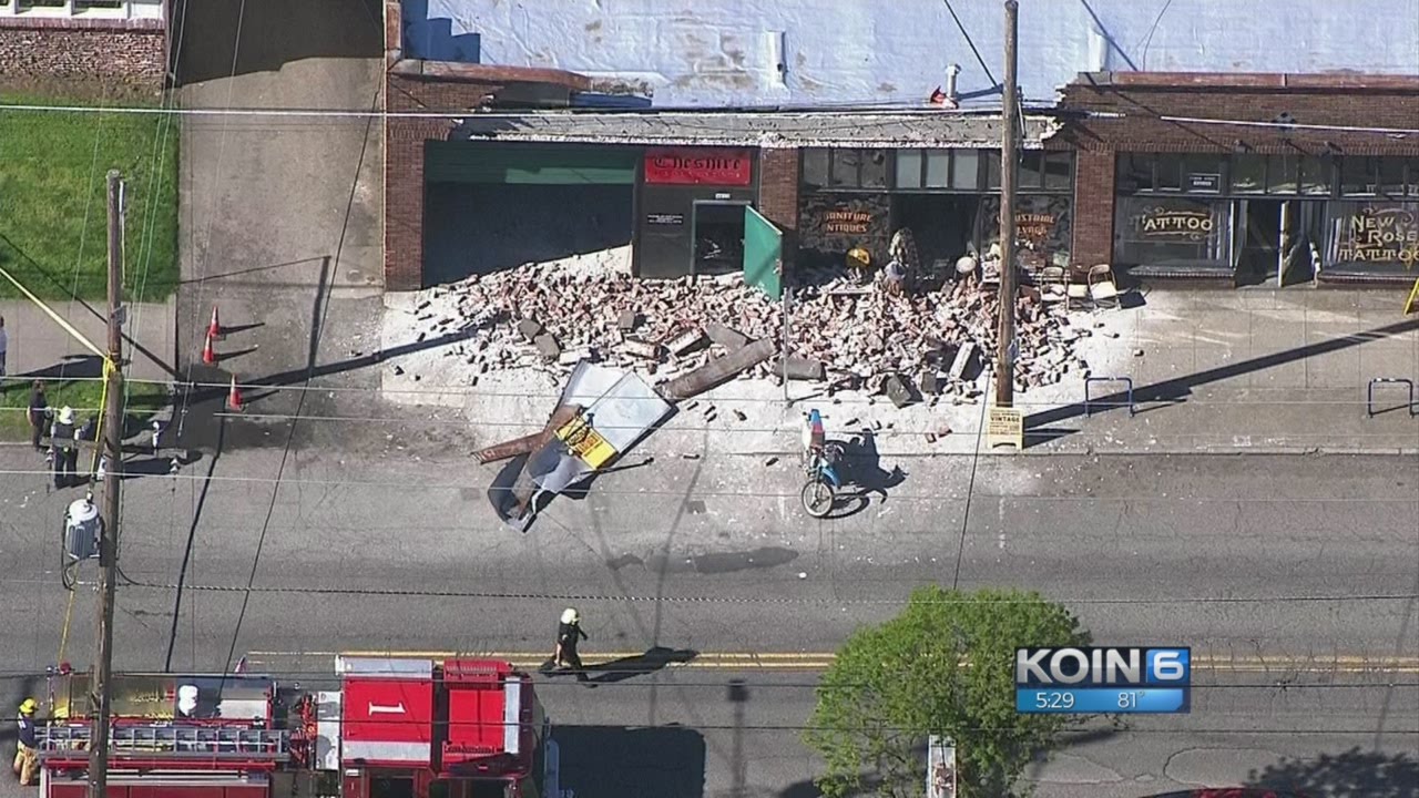 Building in SE Portland partially collapses - YouTube
