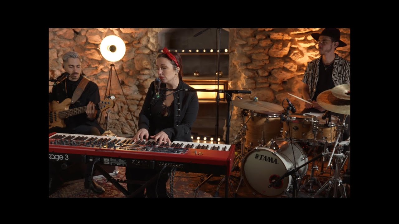 Gaïane - What a girl wants - YouTube