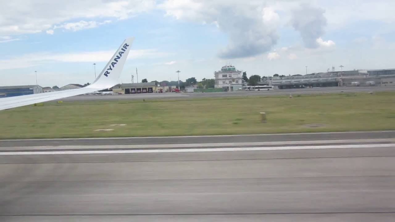 Start samolotu lot z Rzymu Ciampino do Kraków/ Balice - YouTube