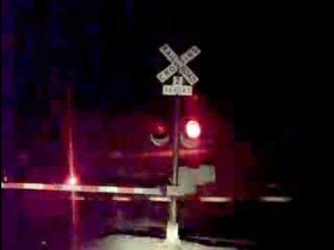 BNSF 8877 East Meets BNSF 9941 West (8-5-2013) - YouTube