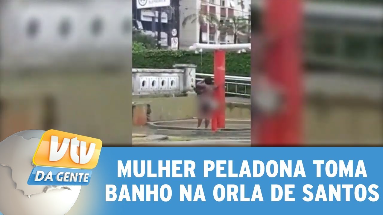 Mulher fica peladona e toma banho no chuveirinho da praia - YouTube