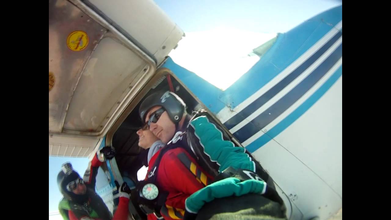 Skydive Saint Louis@Gateway Skydiving Center - YouTube