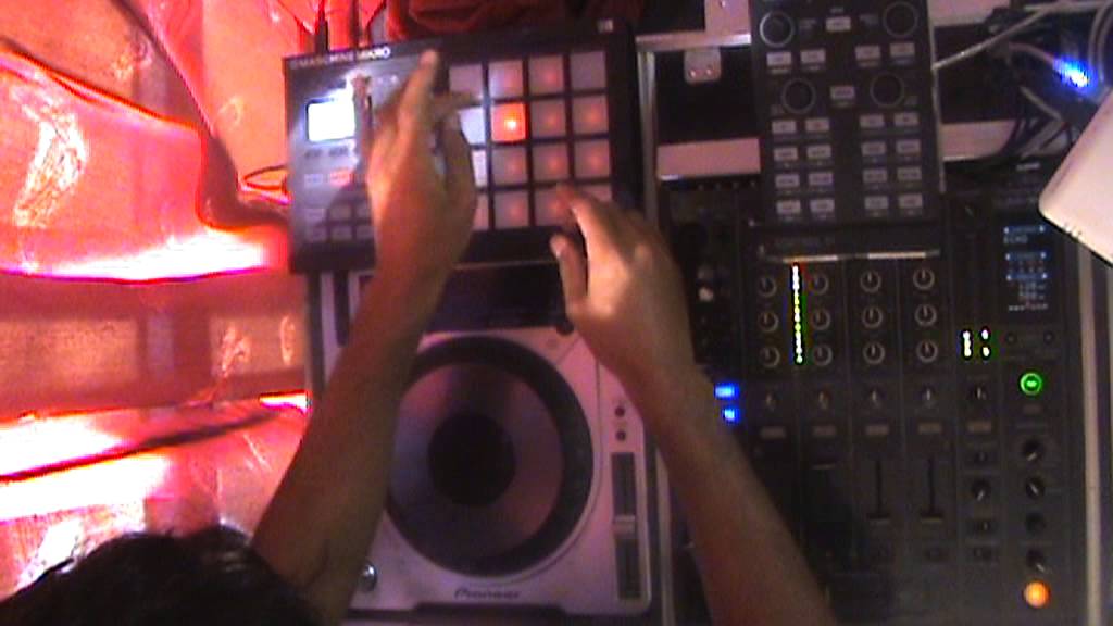 DJ OR ZIV Playing "Incredible" LIVE! On MASCHINE Mikro - YouTube