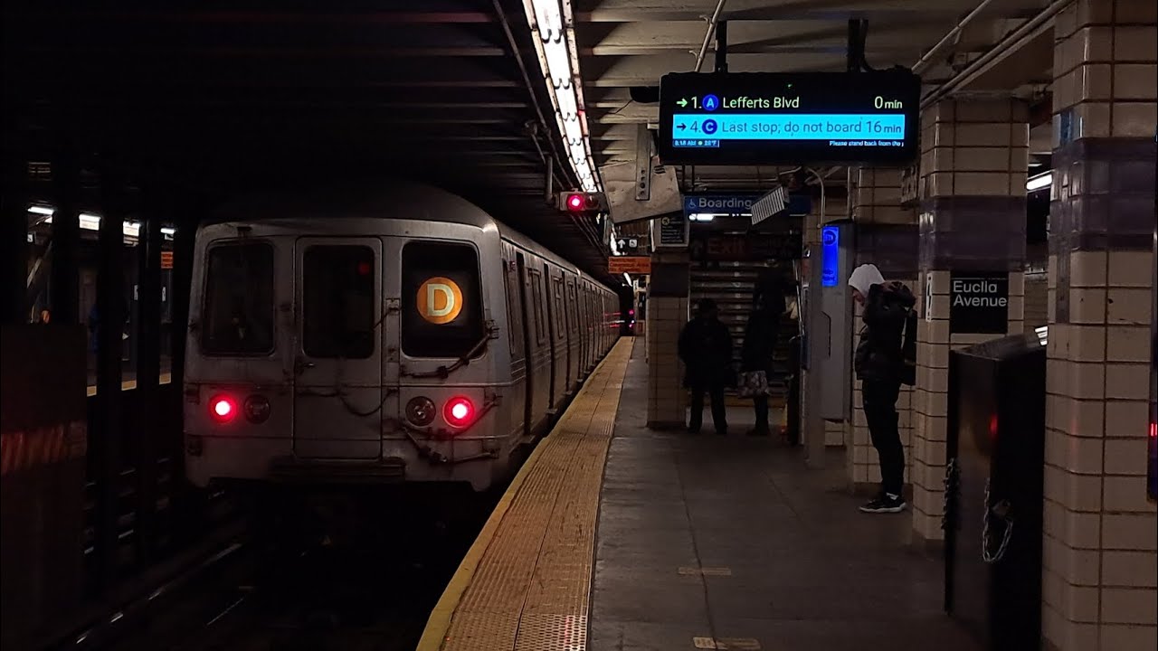 MTA: R46 D train departs Euclid Av - YouTube
