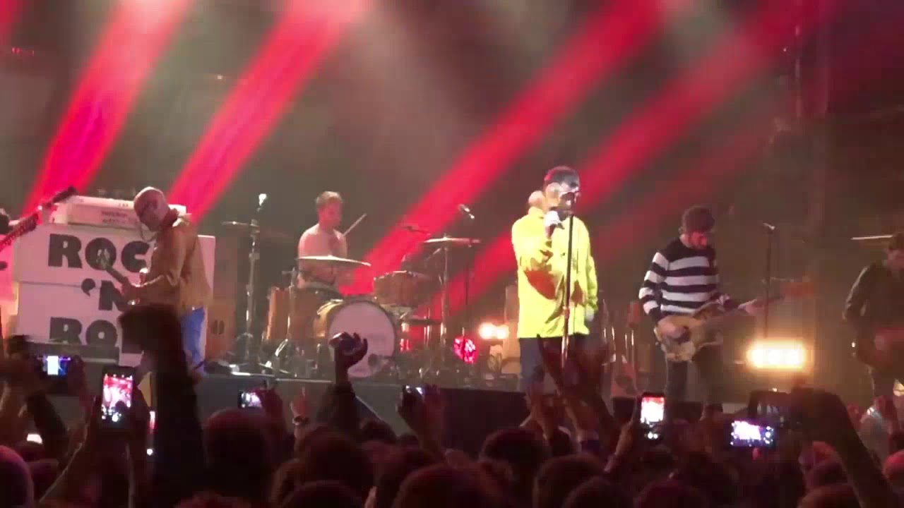 Cigarettes & Alcohol - Liam Gallagher con Bonehead (live Barcelona ...