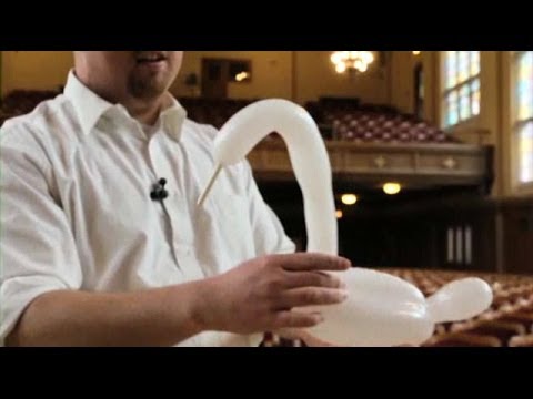 How to Make a Balloon Swan | Balloon Animals - YouTube