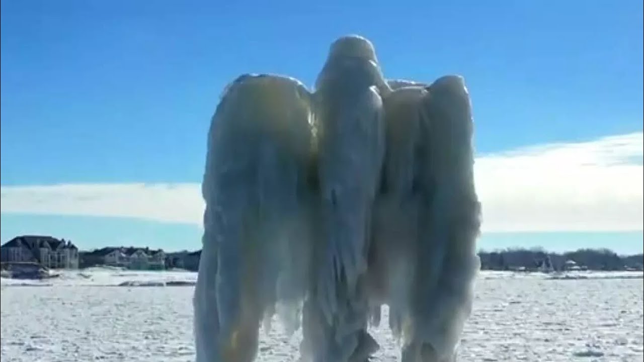 🔵VIRAL. Ángel de hielo aparece en el lago Michigan - YouTube
