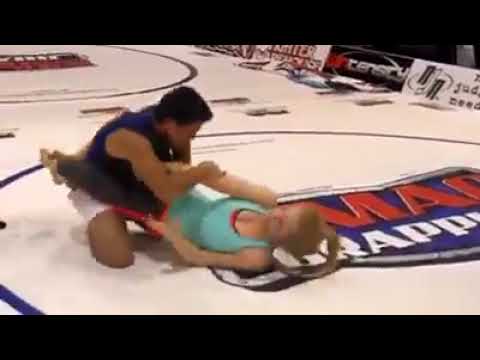 KIZ VE ERKEK KAVGASI :)