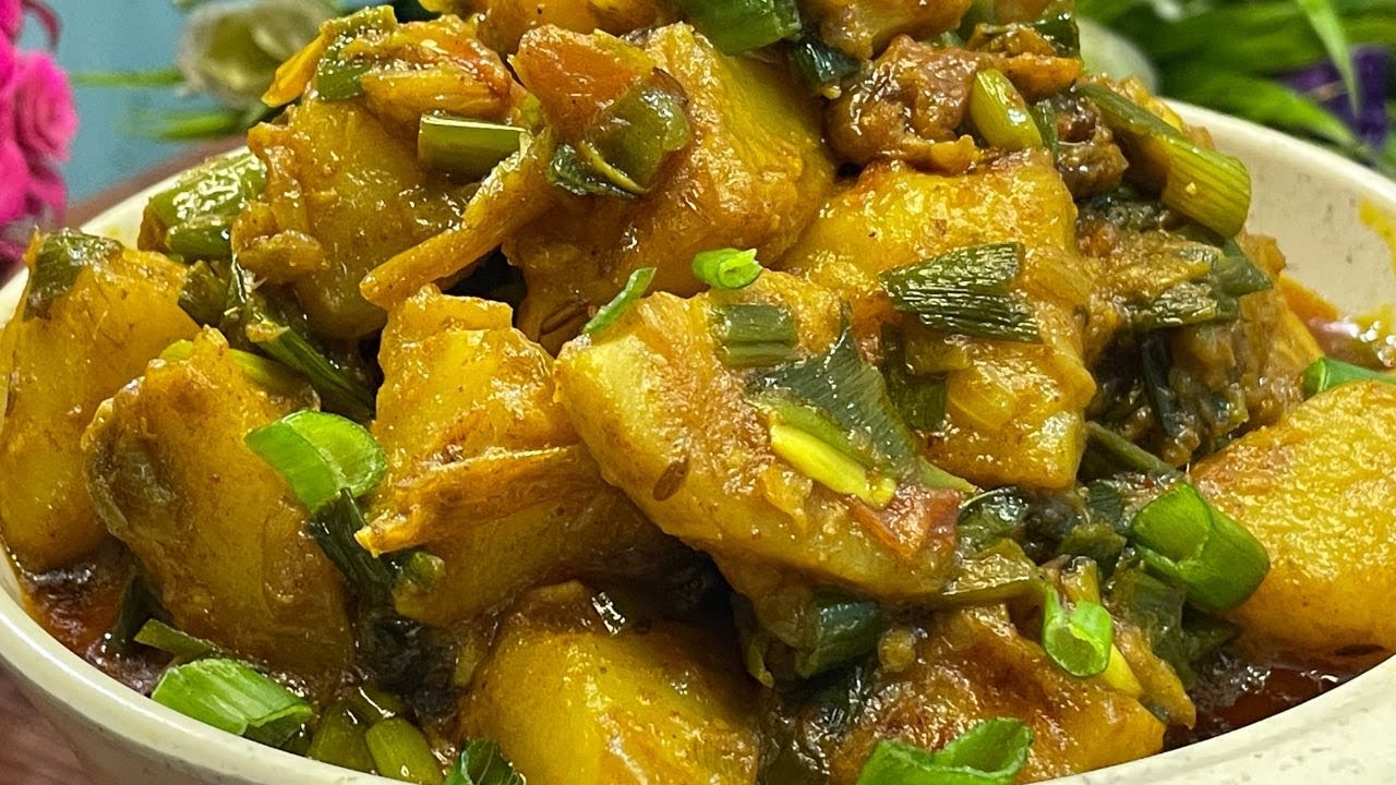 Hari Pyaz Alo ki Testy and Simple Sabzi ! Spring Onions Aloo ki Sabzi ...