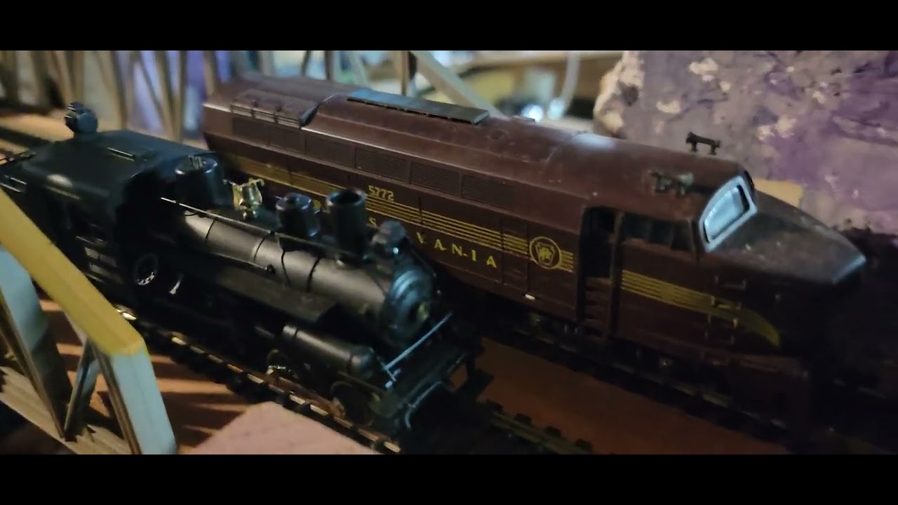 Rivarossi Heisler HO logging Steam Engine running at super slow speed ...