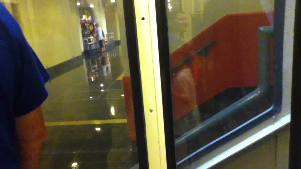Unknown elevator at the museum of Science and Industry in Chicago - YouTube