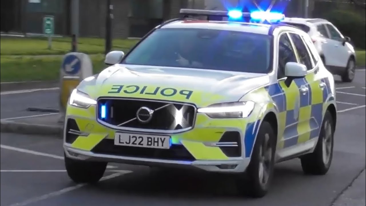 Sussex Police Ford Focus + Volvo XC40 response cars responding in ...
