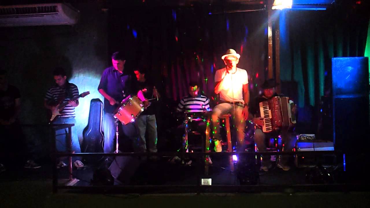 Adriel Rocha mandando ver no zabumba. Forró pressão - YouTube