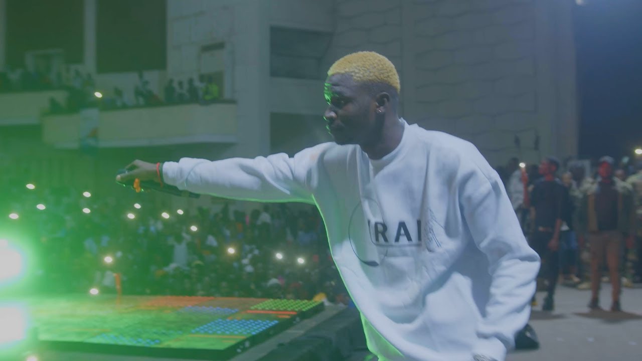 Bezy One - Extrait Concert 26 Nov. (Palais de la culture 2022) - YouTube