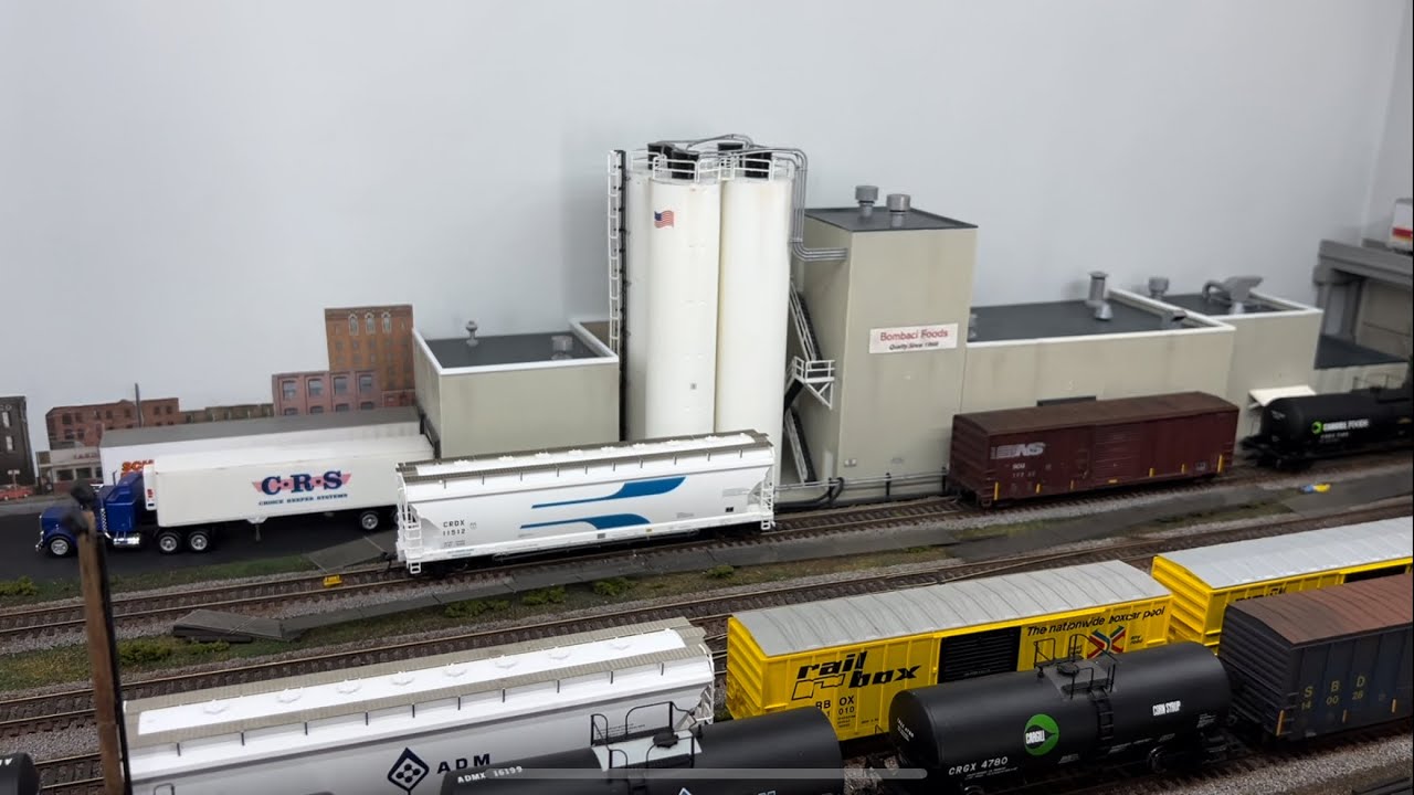 Kitbashing Walthers HO Scale Magic Pan Bakery - YouTube