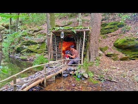 UNDERGROUND HOUSE - Building a Survival Shelter in a Rainforest ...