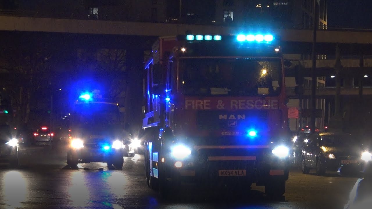 Merseyside Fire & Rescue Service - High Volume Pump Responding - YouTube