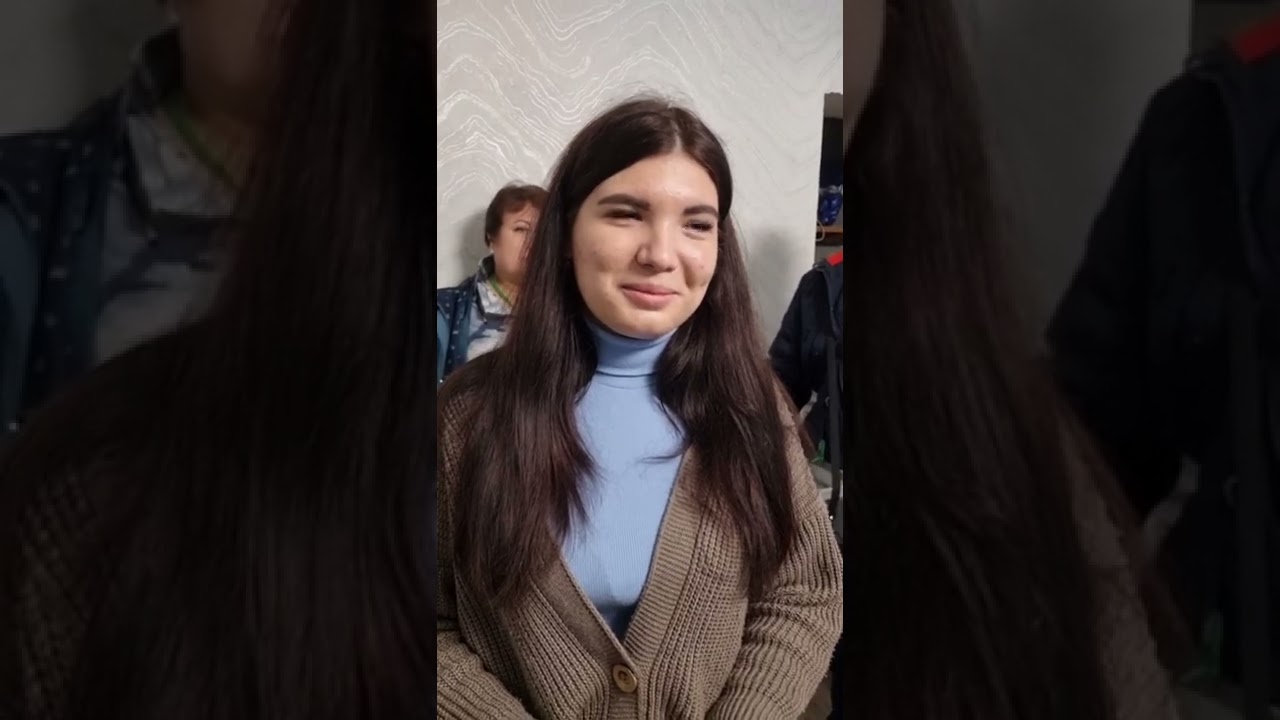 Young girl from Gorlovka votes in Donbass referendum - YouTube