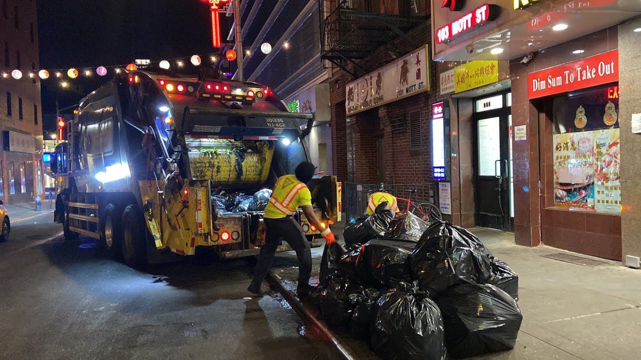 30 Minutes of Garbage Trucks in New York City - YouTube