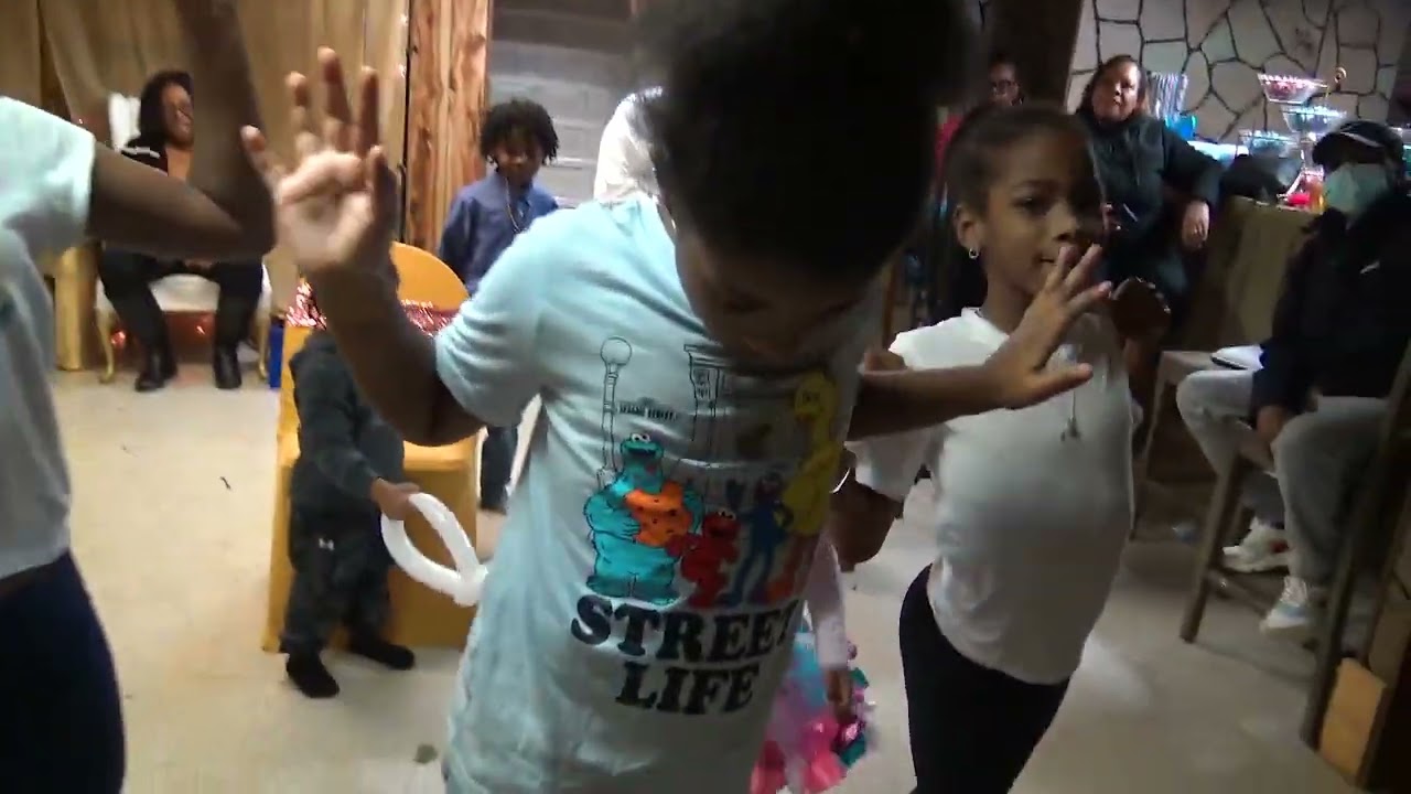 HIP HOP DANCE 1 7 23 - SMILEY THE HIP HOP CLOWN - YouTube