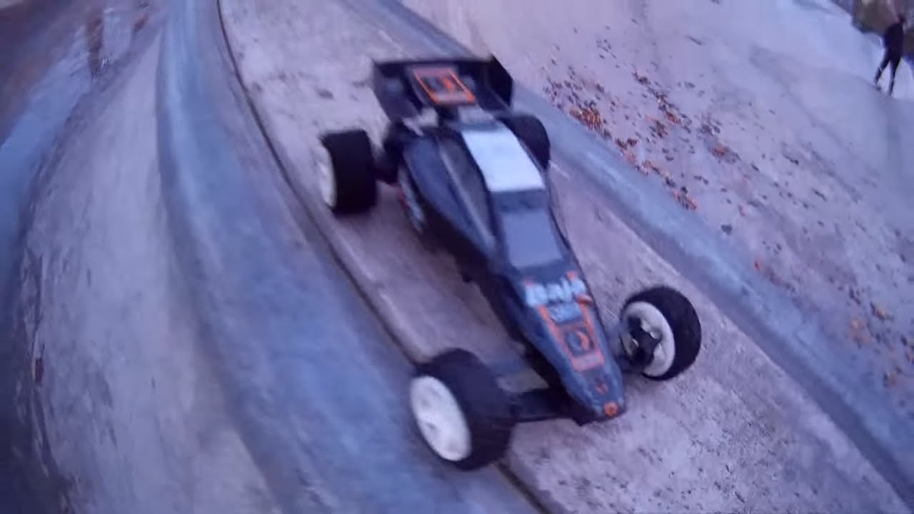 HPI Q32 Baja @ SK8 Park - RC Car Club - YouTube