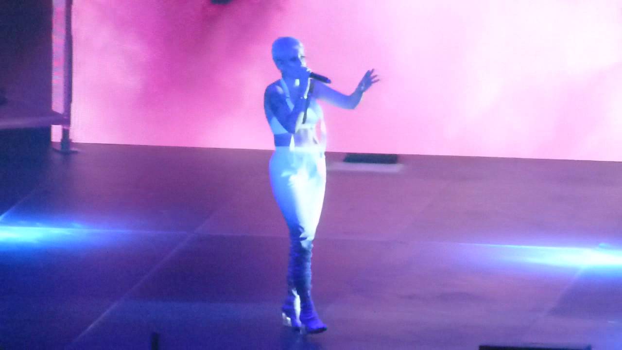 Colors - Halsey Live (Badlands Tour Final Installment) Orlando - YouTube