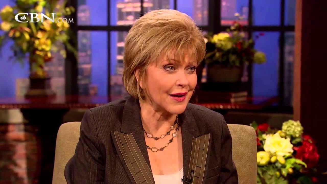 Author Debbie Macomber Presents Cedar Cove - YouTube